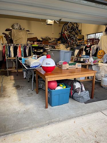 Multi family-Old games, vintage clothes, electronics | Yard Sale Search