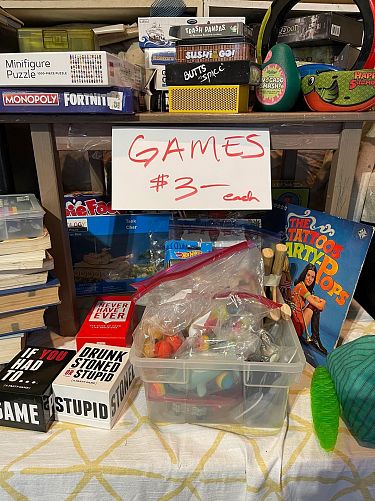 Multi family-Old games, vintage clothes, electronics | Yard Sale Search
